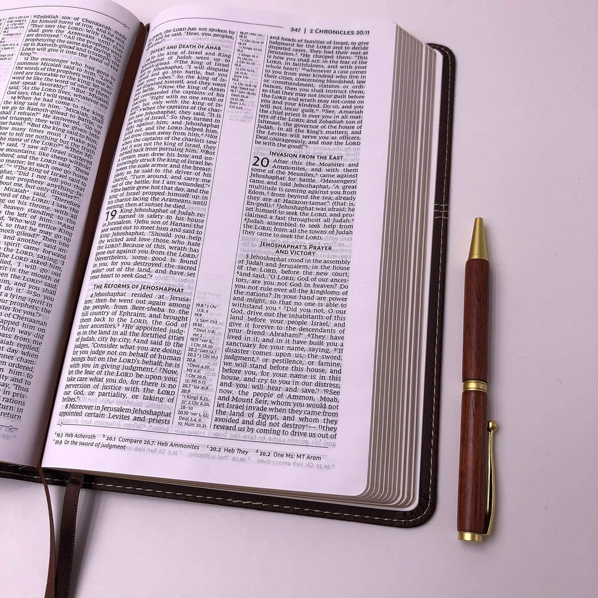 NRSV, Thinline Reference Bible, Comfort Print, New Revised Standard Ve ...